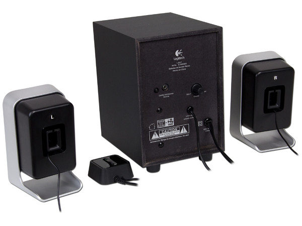 Bocinas Logitech LS21 estéreo 2.1.