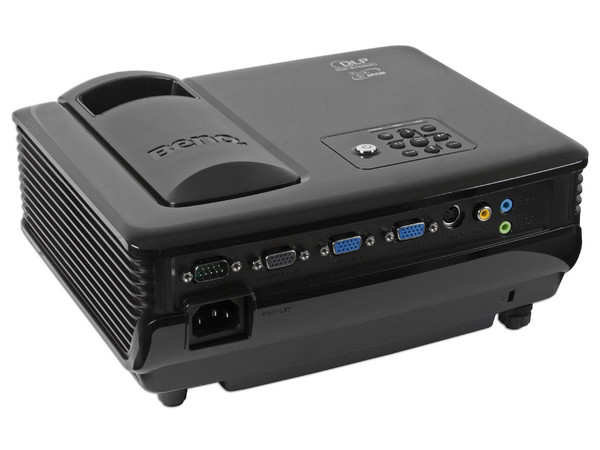Proyector BenQ MP515, Resolución de 800 x 600 y 2500 lúmenes.