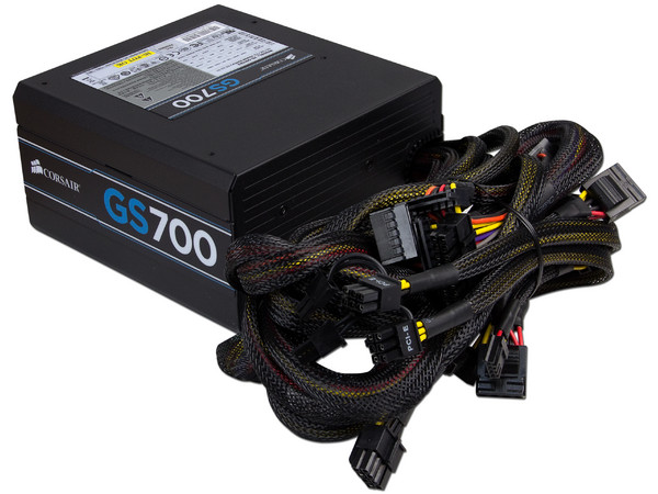 Fuente de Poder Corsair GS700 de 700W.