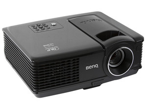 Proyector BenQ MP515, Resolución de 800 x 600 y 2500 lúmenes.